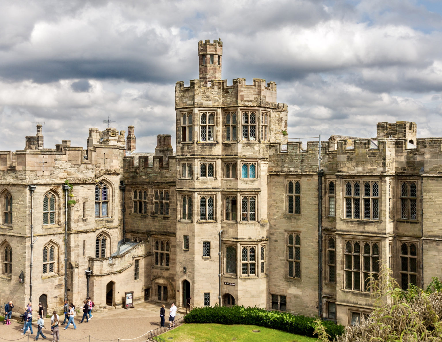 Visitor's Guide To Warwick Castle In England - The Geographical Cure