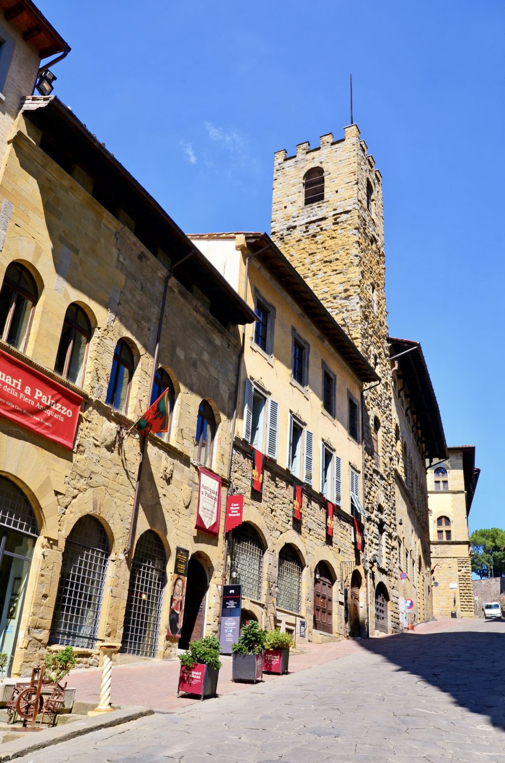 One Day In Arezzo Itinerary: What To Do & See - The Geographical Cure