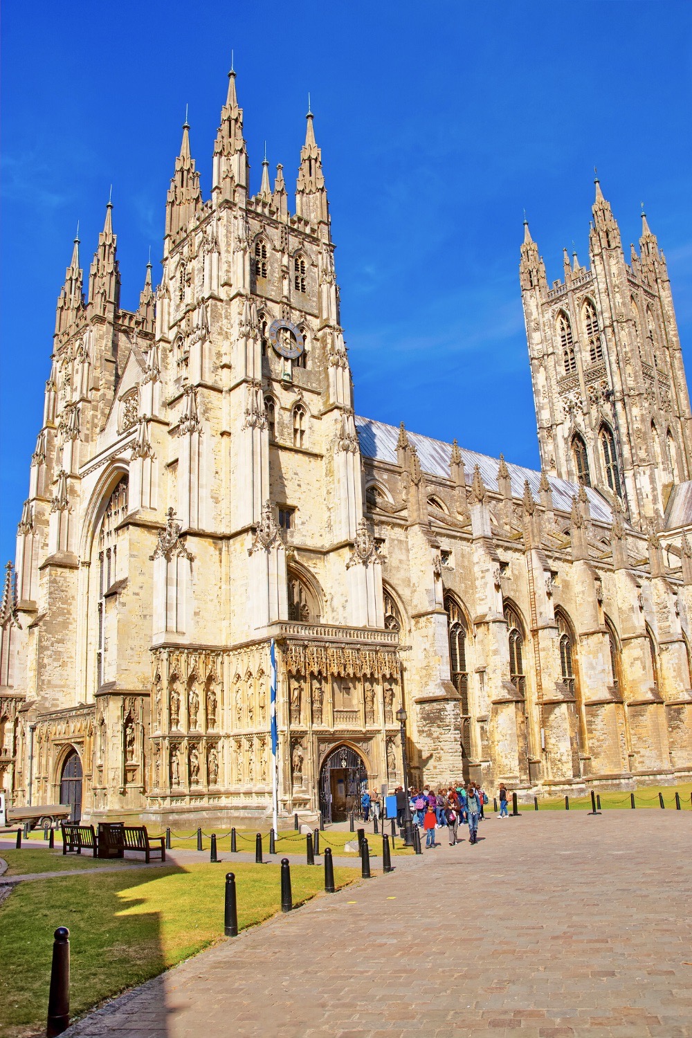Guide To Canterbury Cathedral: Murder, Glass & England’s First Gothic ...