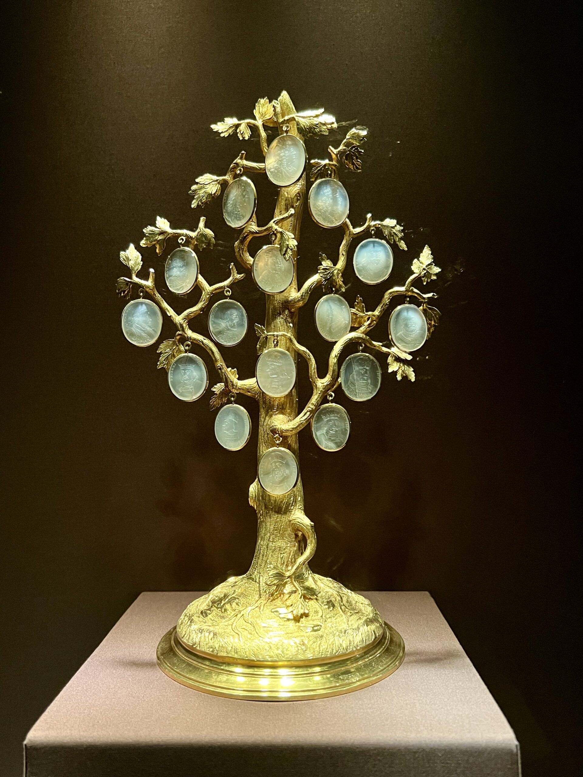 Guide To Vienna's Imperial Treasury: The Crown Jewels & More - The Geographical Cure