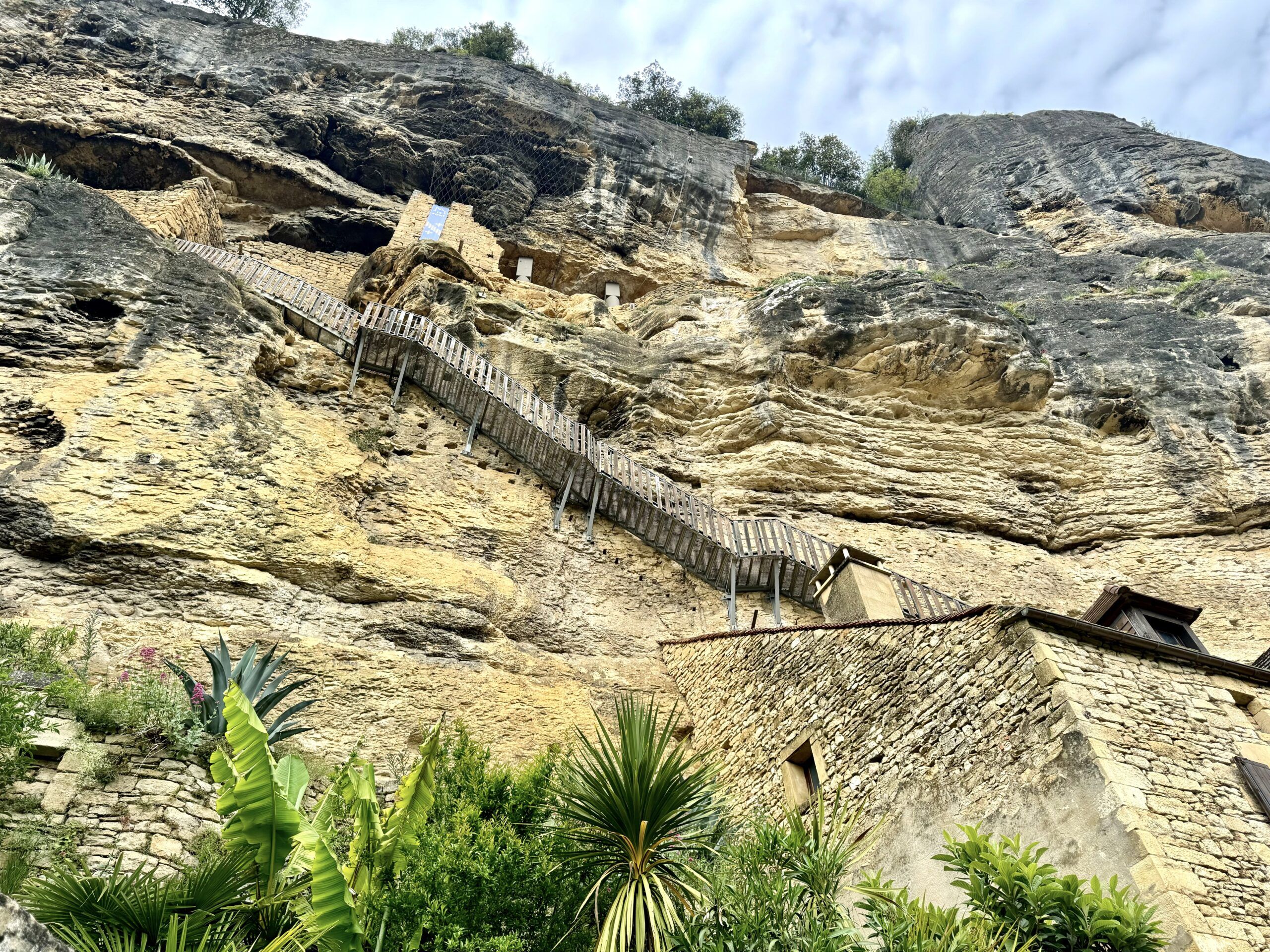 Visiting The Fort Of The Middle Ages In La Roque-Gageac - The ...