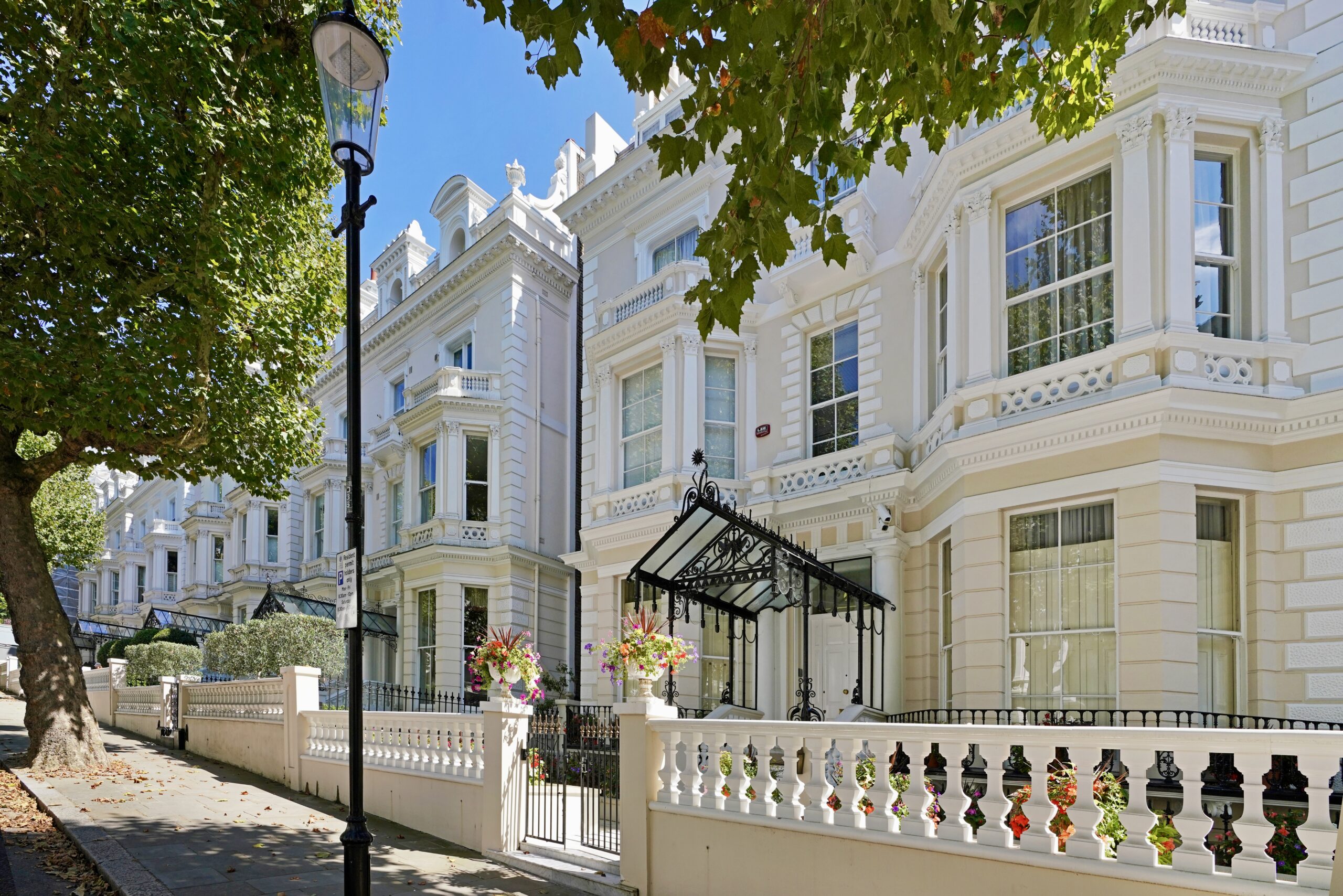 Ultimate West London Bucket List & Things To Do - The Geographical Cure